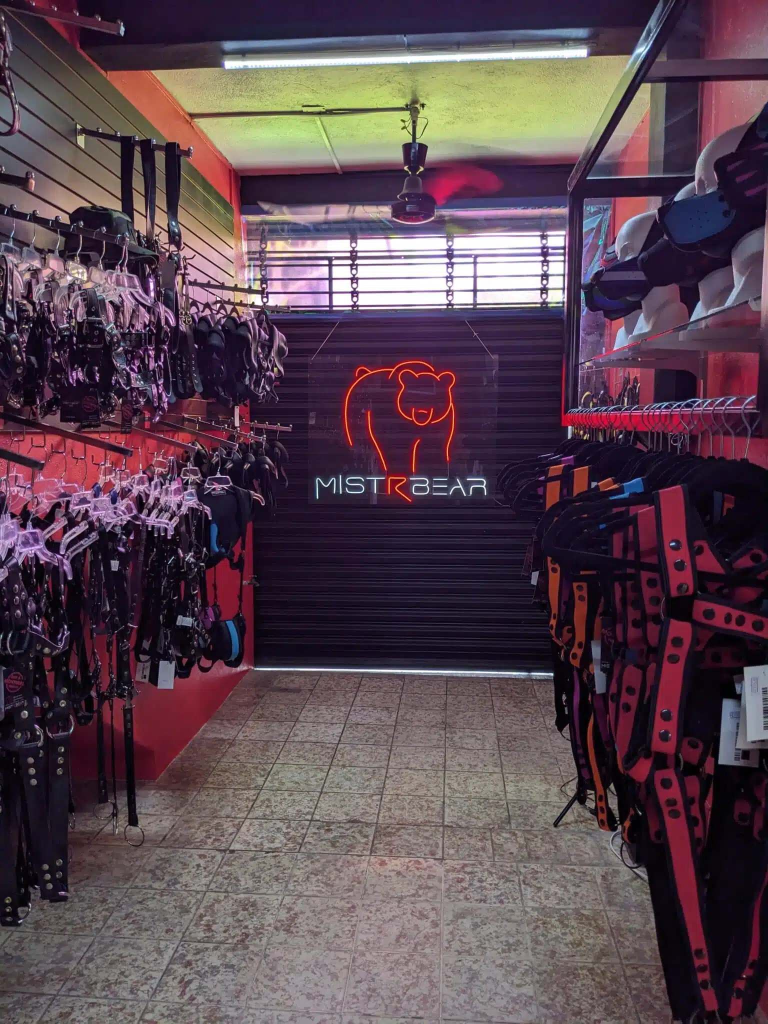 MISTRBEAR & CO se expande a Puerto Vallarta, ofreciendo ropa, arte y más