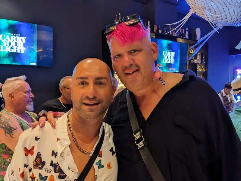 Brian Kent, artista de Billboard, emociona en el lanzamiento de "Carry ...